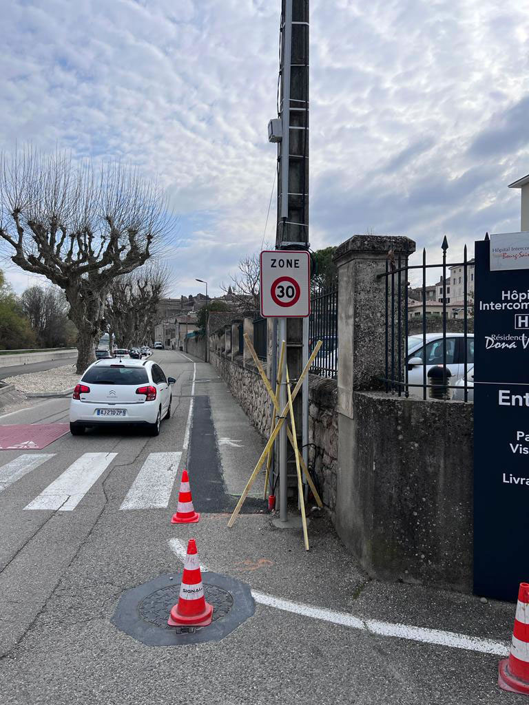 Signal81 | Installation panneaux de signalisation